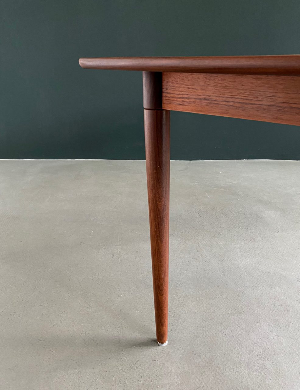 Großer Esstisch Gustav Bahus - DesignKlassiker Berlin